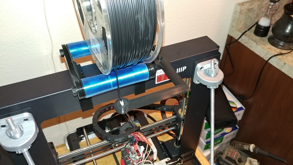 Free 3D file Wanhao i3 Maker Select Filament Guide & Riser - 4mm Short ...